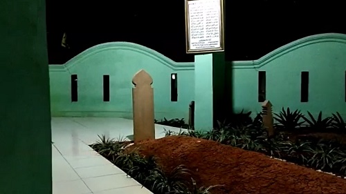Ziarah di Makam KH. Ahmad Abrori Akwan, Macan Podium dari Pesawaran | Lokasi Ziarah › LADUNI.ID ...