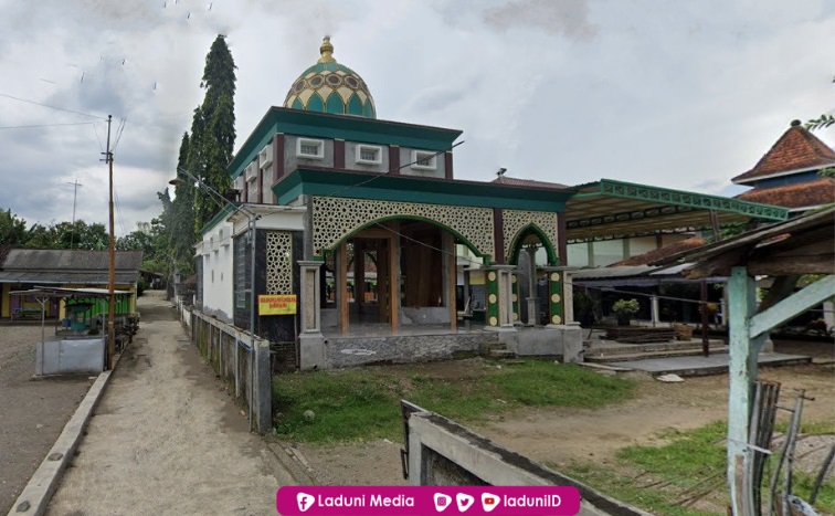 Ziarah di Makam KH. Achmad Shiddiq Kediri, Penggagas Trilogi Ukhuwah ...