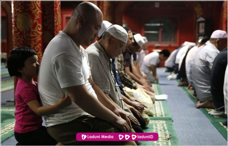 Doa Untuk Diri Sendiri Dan Keturunan Agar Ditetapkan Dalam Mendirikan Shalat Doa Terkait